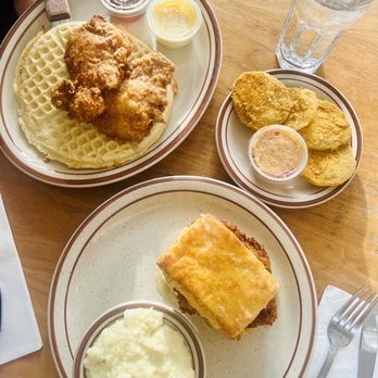 FAT’S FRIED CHICKEN & WAFFLES - Updated July 2024 - 1010 Photos & 836 ...