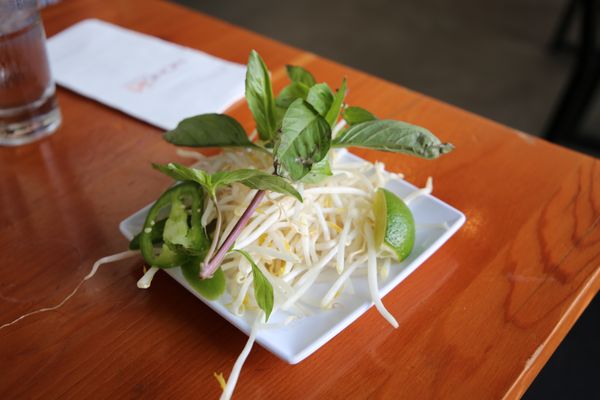 NONG LÁ VIETNAMESE CAFE - 708 Photos & 740 Reviews - 145 N La Brea Ave ...