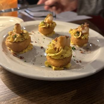 TABLE AT THE HICKORY INN - Updated July 2025 - 86 Photos & 88 Reviews ...