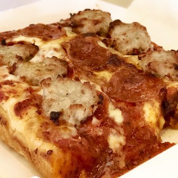 ROCKY ROCOCO PAN STYLE PIZZA - Updated December 2025 - 55 Photos & 46 ...