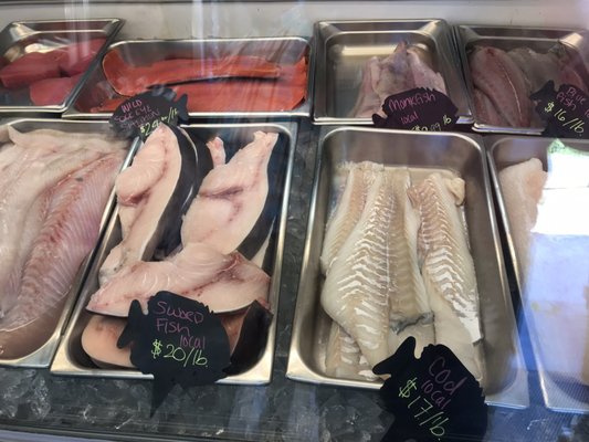 MENEMSHA FISH MARKET - 272 Photos & 118 Reviews - 54 Basin Rd, Chilmark ...