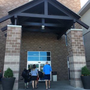 ICE CENTRE AT THE PROMENADE - Updated November 2024 - 19 Photos & 27 ...