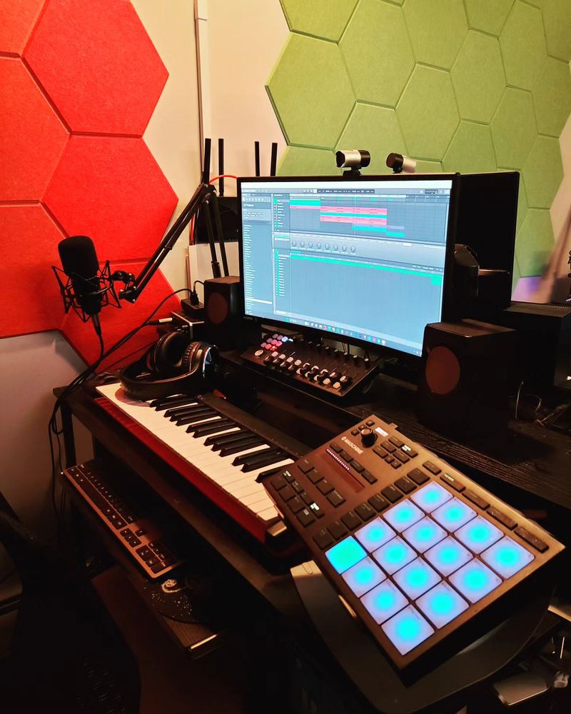 THE HITS LAB PRODUCTION STUDIO - Updated October 2024 - 17 Photos - 473 ...