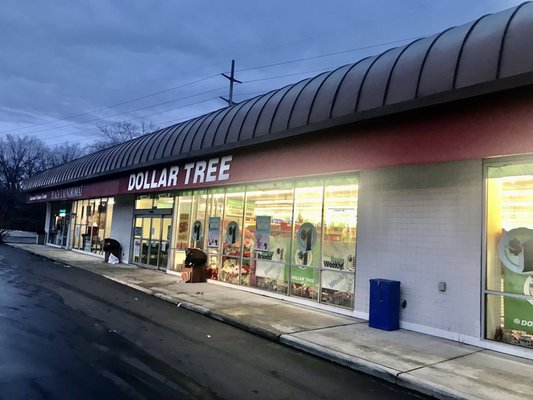 DOLLAR TREE - Updated December 2024 - 10 Photos - 18200 Sloane Ave ...