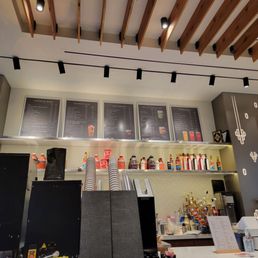 AL HAMAWI - Updated July 2025 - 52 Photos & 20 Reviews - 8417 S Harlem ...