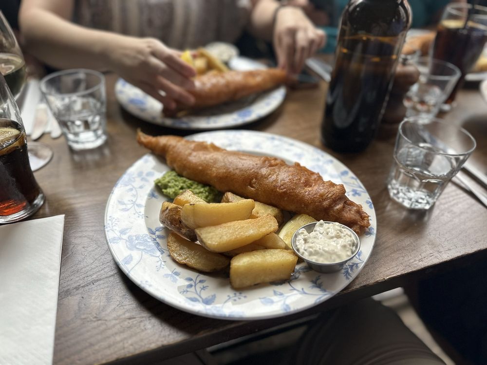 UNION TAVERN - Updated January 2026 - 77 Photos & 43 Reviews - 52 Lloyd ...