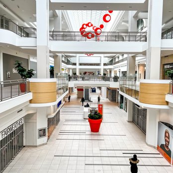 LAWRENCE SQUARE - Updated December 2025 - 31 Photos & 20 Reviews - 700 ...