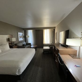 DOUBLETREE BY HILTON HOTEL ATLANTA AIRPORT - Updated January 2026 - 221 ...
