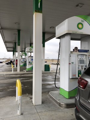 BP - Updated May 2026 - 22 Photos - 18930 Brookpark Rd, Cleveland, Ohio ...