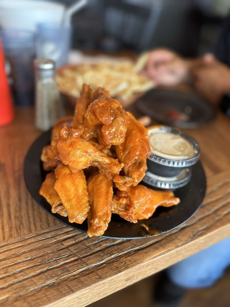 DUFF’S FAMOUS WINGS - Updated May 2025 - 398 Photos & 330 Reviews ...