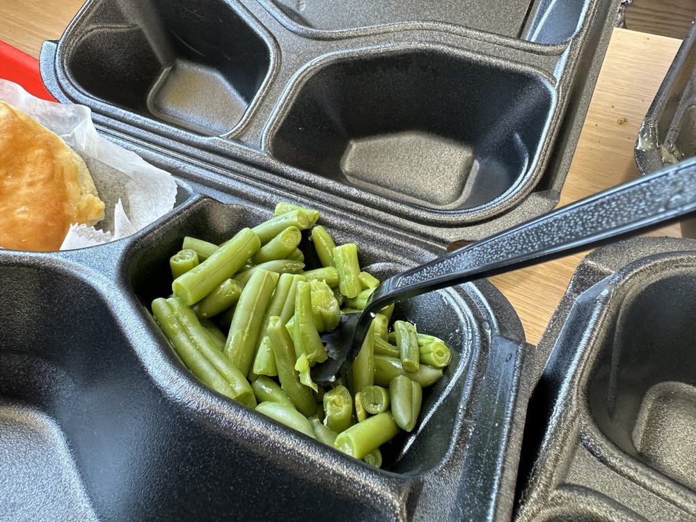 LEE’S FAMOUS RECIPE CHICKEN - Updated December 2025 - 17 Photos - 41501 ...