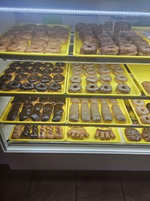 LE DONUTS & COFFEE - Updated October 2025 - 10 Photos - 8017 State Line Rd, Kansas City ...