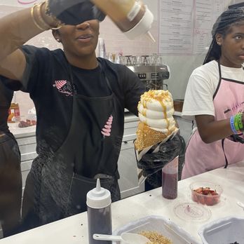 BUNS & ROSES CHIMNEY CAKES - Updated September 2024 - 107 Photos & 42 ...