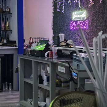 SWIGZZ RESTAURANT AND LOUNGE - Updated September 2025 - 68 Photos & 31 ...