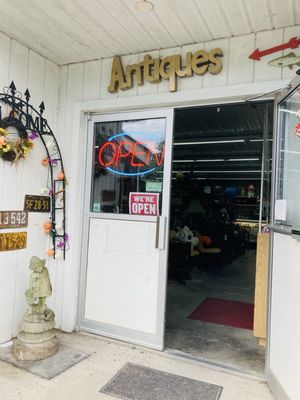 RAVENA BARN FLEA MARKET - Updated June 2025 - 10 Photos - 2532 Rte 9W ...