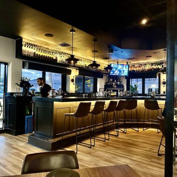 BORN & BRED - Updated July 2025 - 156 Photos & 95 Reviews - 6149 N ...