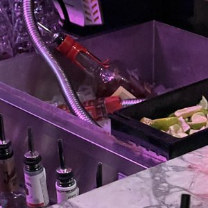 TEETS - Updated December 2025 - 23 Photos & 41 Reviews - 425 Glenwood ...