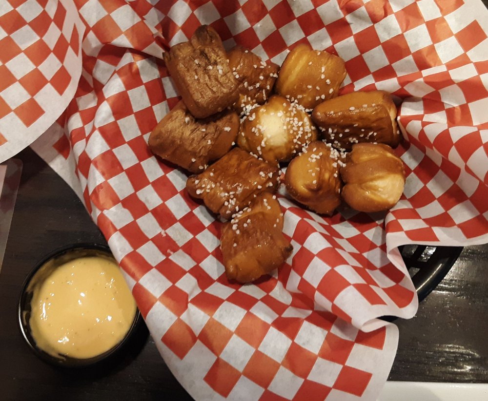 Red Robin Gourmet Burgers and Brews, Michigan | Roadtrippers