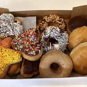 RANDY’S DONUTS - Updated October 2025 - 136 Photos & 43 Reviews - 3393 ...