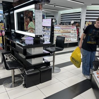 SEPHORA - Updated December 2025 - 33 Photos & 49 Reviews - 4500 N ...