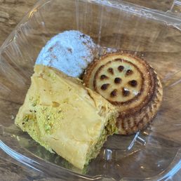 MANAKEESH CAFE BAKERY & GRILL - Updated July 2025 - 537 Photos & 741 ...