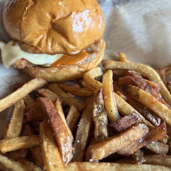 SIDELINES BEER HOUSE - Updated June 2025 - 35 Photos & 106 Reviews ...