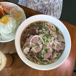 MONSTER PHO - Updated July 2025 - 1454 Photos & 1382 Reviews - 360 40th ...