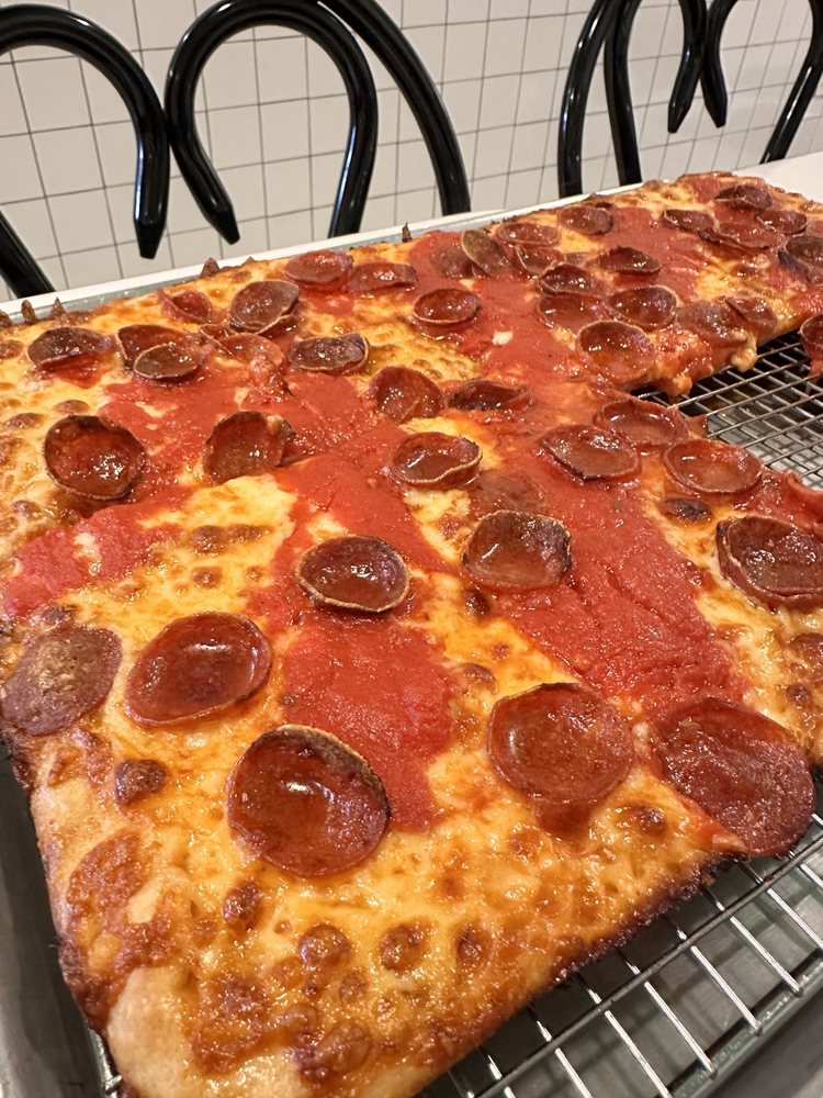 BADAMOS PIZZA - Updated October 2024 - 17 Reviews - 1509 Potomac Ave ...