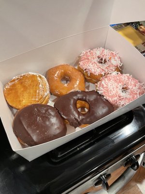 CARLSON’S DONUTS - Updated May 2025 - 104 Photos & 223 Reviews - 7846 ...