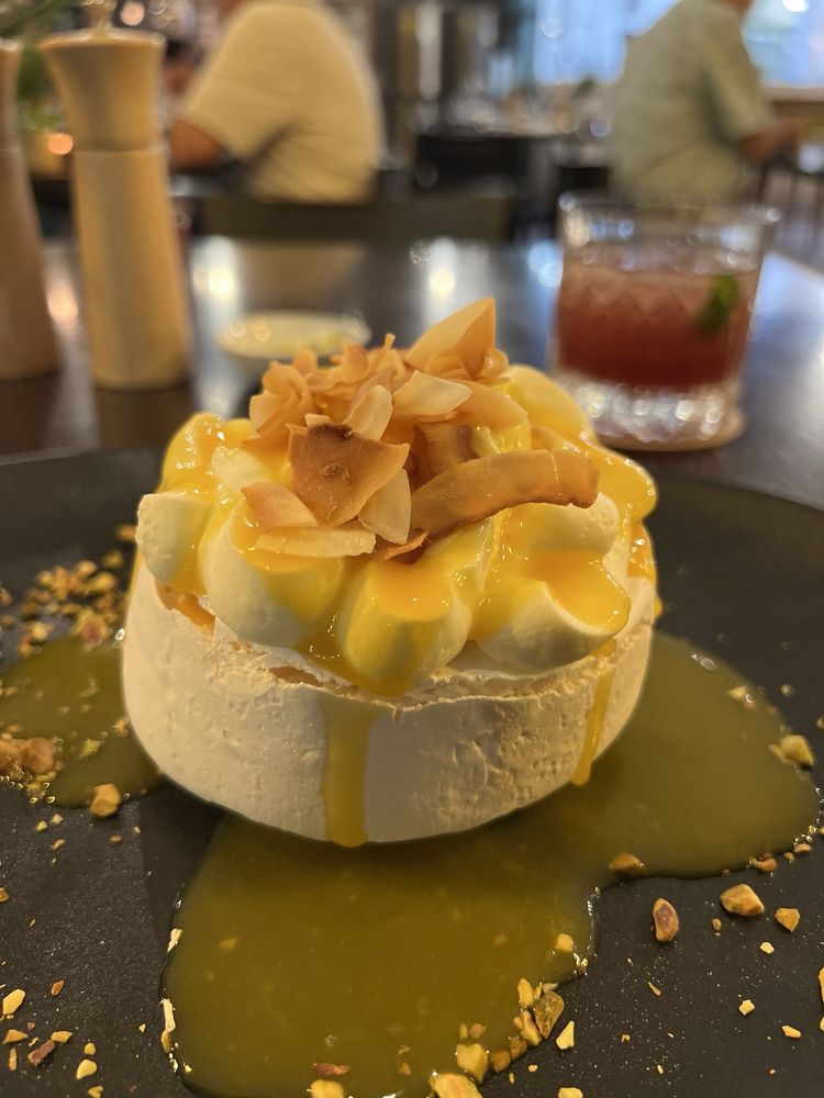 LENNONS RESTAURANT & BAR - Updated May 2024 - 18 Photos - 72 Queen St ...