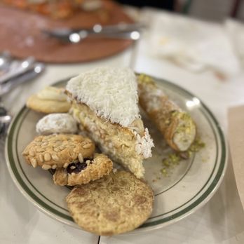 MANDOLAS ITALIAN KITCHEN - JACKSONVILLE - Updated May 2024 - 531 Photos ...