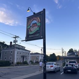 MEWS TAVERN - Updated August 2024 - 436 Photos & 602 Reviews - 456 Main ...