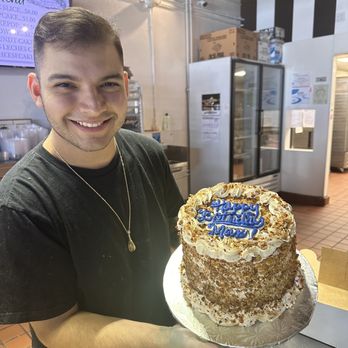 MAX’S CAKES - Updated May 2024 - 241 Photos & 112 Reviews - 1007 B St ...