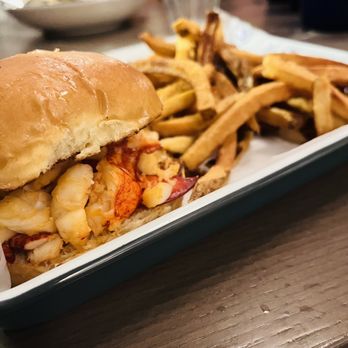 THE SALT LINE - BETHESDA - Seafood Restaurant - 7284 Woodmont Ave ...