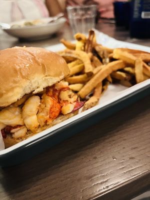 THE SALT LINE - BETHESDA - Seafood Restaurant - 7284 Woodmont Ave ...