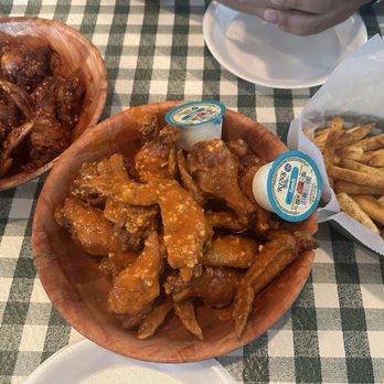 GATORS WING SHACK GRILL & PIZZERIA - Updated January 2025 - 230 Photos ...