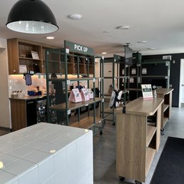 KITCHEN HUB FOOD HALL - Updated December 2025 - 40 Photos & 12 Reviews ...