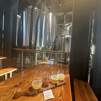 SIDE GATE BREWERY & BEER GARDEN - Updated January 2025 - 163 Photos ...