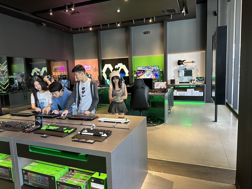RAZERSTORE - LOS ANGELES - Updated October 2025 - 43 Photos & 13 ...