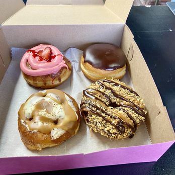 GROUNDS DONUT HOUSE - Updated October 2025 - 211 Photos & 64 Reviews ...