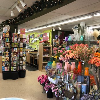 DELLA’S MAPLE LANE FLORIST - Updated December 2025 - 61 Photos & 33 ...