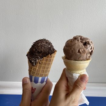 SHIVERS ICE CREAM - Updated December 2025 - 17 Photos & 44 Reviews ...