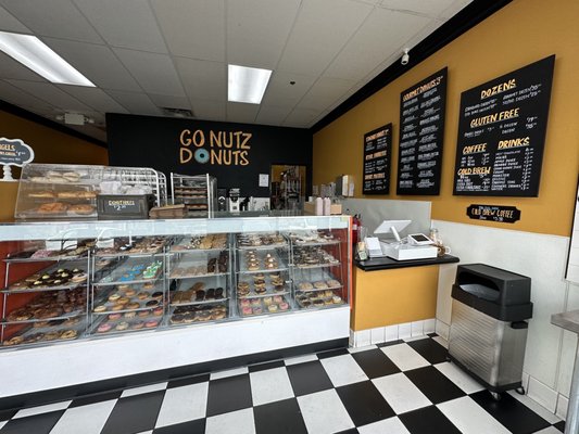 GO NUTZ DONUTS - 163 Photos & 195 Reviews - 36068 Hidden Springs Rd ...