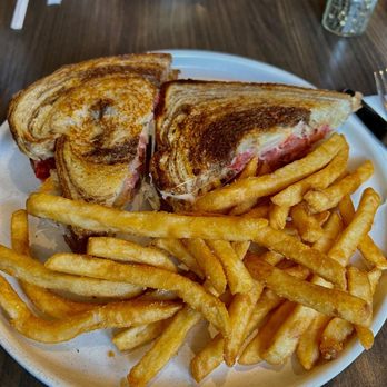 WELLY’S RESTAURANT - Updated June 2025 - 196 Photos & 317 Reviews - 153 ...