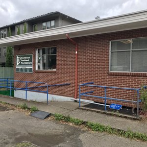 MULTNOMAH COUNTY LIBRARY - HOLLYWOOD LIBRARY - 11 Photos & 32 Reviews ...