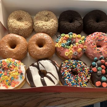 THE HOLLYWOOD DONUT FACTORY - Updated January 2025 - 672 Photos & 467 ...