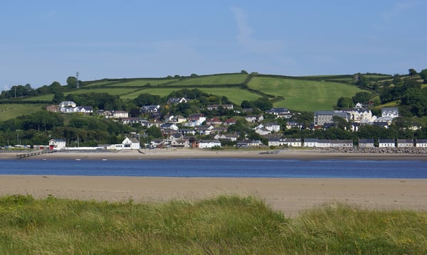 FERRYSIDE BEACH - Updated January 2025 - Ferryside, Carmarthenshire ...