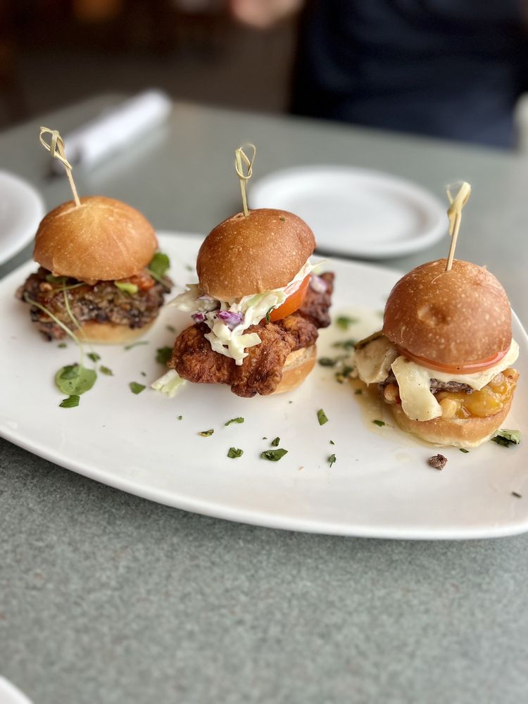 CHOPPERS LANDING - Updated October 2025 - 2045 Greywolf Drive, Panorama ...