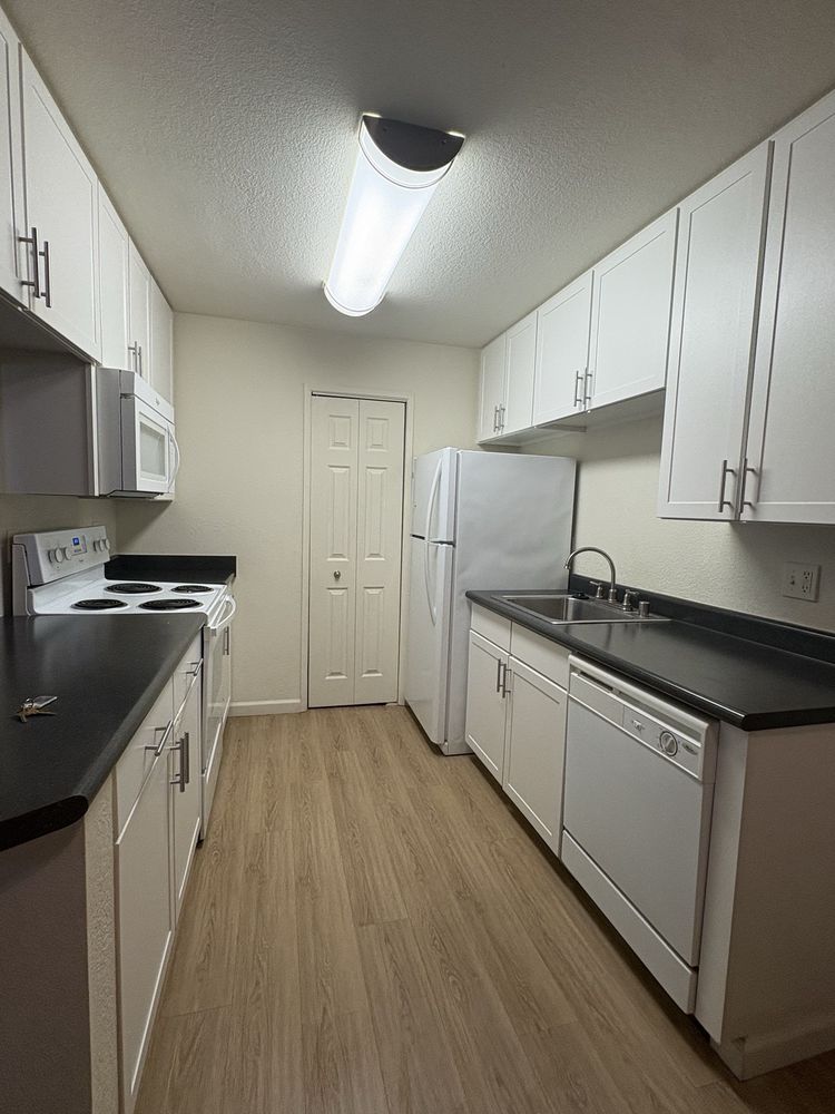 WOODLEAF APARTMENTS - Updated December 2025 - 64 Photos & 95 Reviews ...