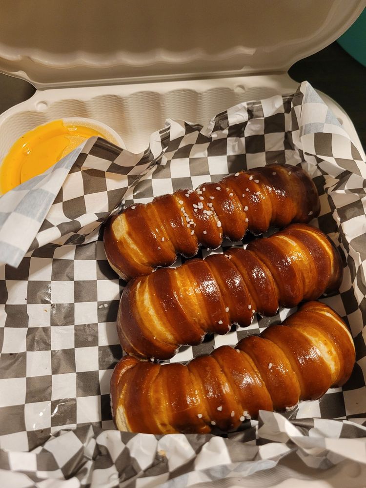 MAC’S BAR & GRILL - Updated December 2025 - 37 Photos & 102 Reviews ...